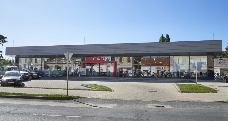 SPAR szupermarket Csorna - 9300 - Erzsébet királyné